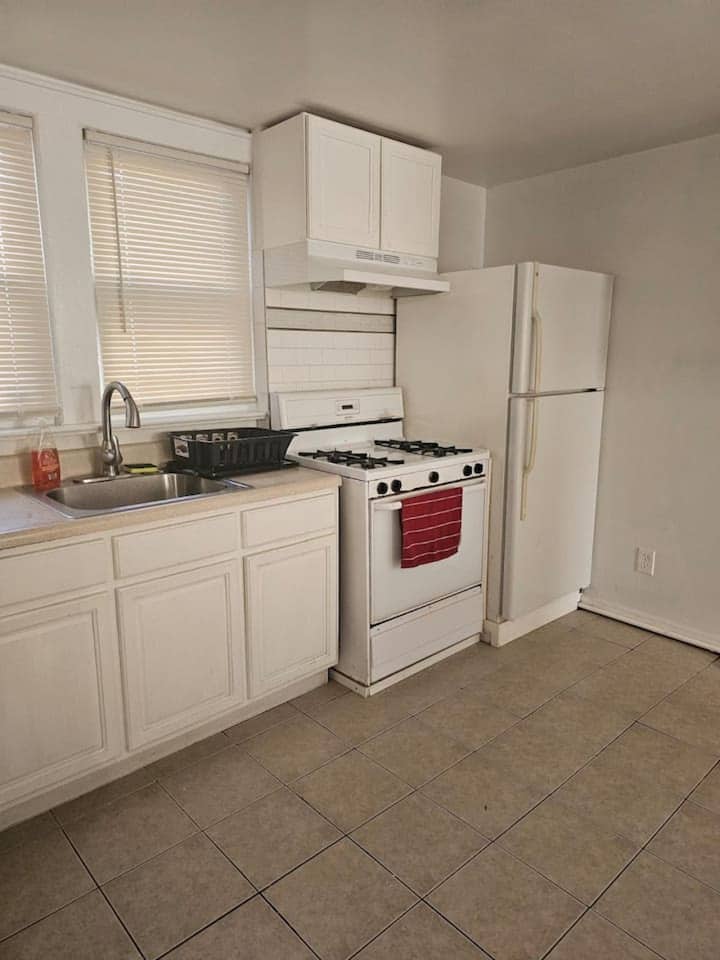 Private 1st Floor Apartment, 1-bedroom, 1-bath - Paterson, NJ