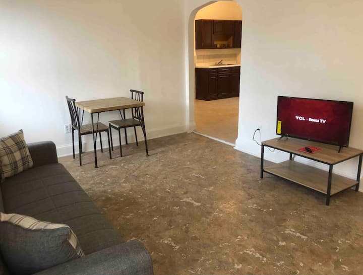 Spacious 2-bed Apartment, Private Street Entrance - Paterson, NJ