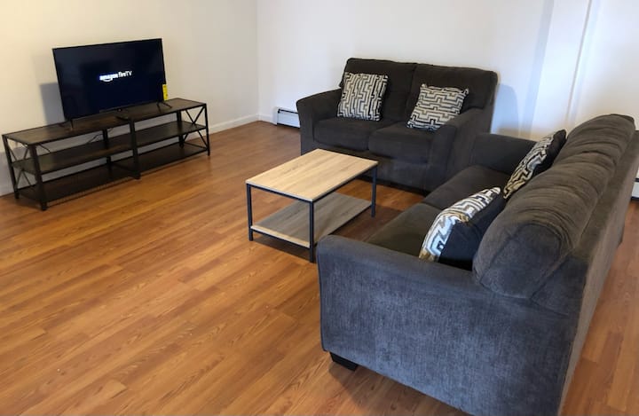 Entire Loft Floor · Sleeps 10 · Nyc Train - Staten Island