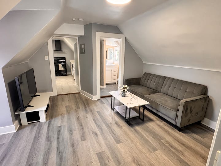 3rd Fl Remodeled Entire 1b1b Close To Cle Clinic - Shaker Heights, OH