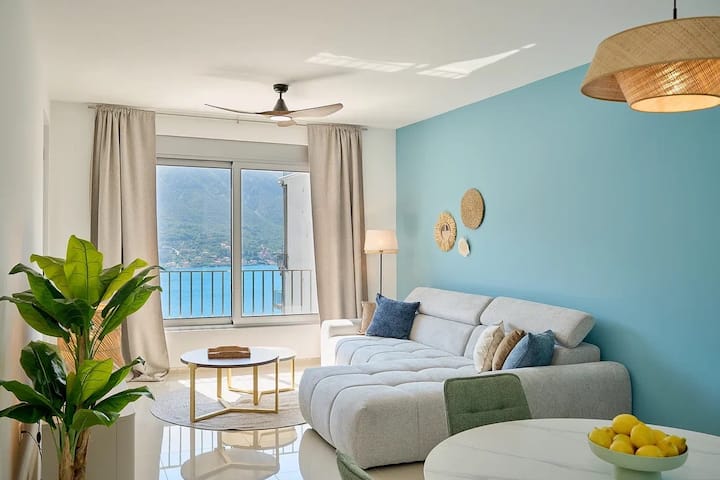 Panoramic Kotor Bay View | 2br Apartment With Pool - コトル