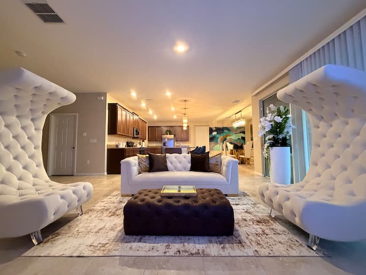 A Luxury Stay Designed To Feel Like Home - Lake Mary Jane, FL