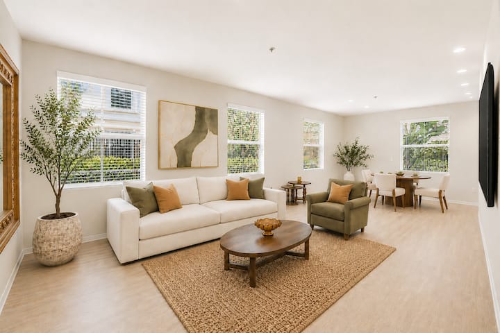 Luxury 2 Bedroom | Walk To Spectrum | Resort Pool - Lake Forest, CA