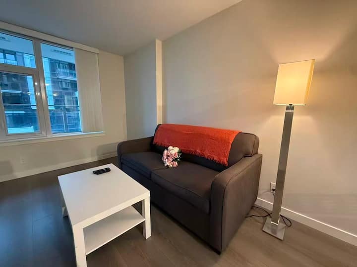 Near Skytrain Station 2beds 1bath Apartment - 리치먼드