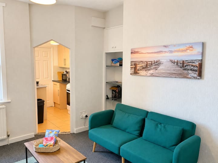 Cosy 1-bed Barrow Stay | Sleeps 4 | Near Town - Barrow-in-Furness
