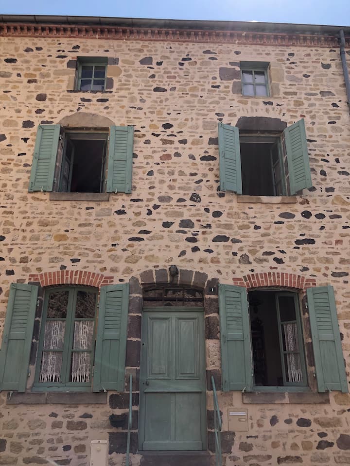 Maison Chadeleuf /11 Personnes 4 Chambres + 1 Sofa - Issoire