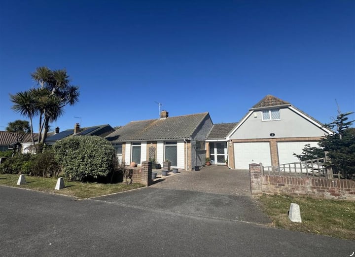 Bungalow By The Beach In South Ferring, Sussex, Uk - Climping Beach