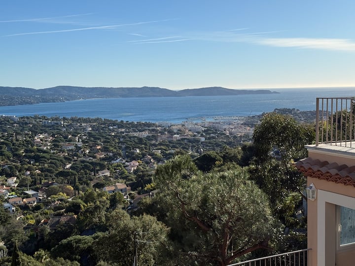 Villa Avec Spectaculaire Vue Mer Et Colline. - Cavalaire-sur-Mer