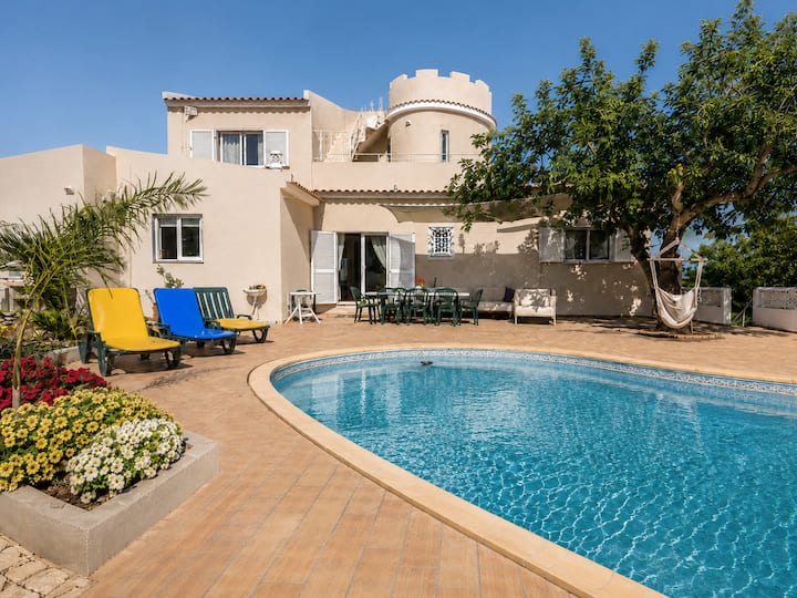 Villa Familiar Com Piscina Privada Em Loulé - Loulé