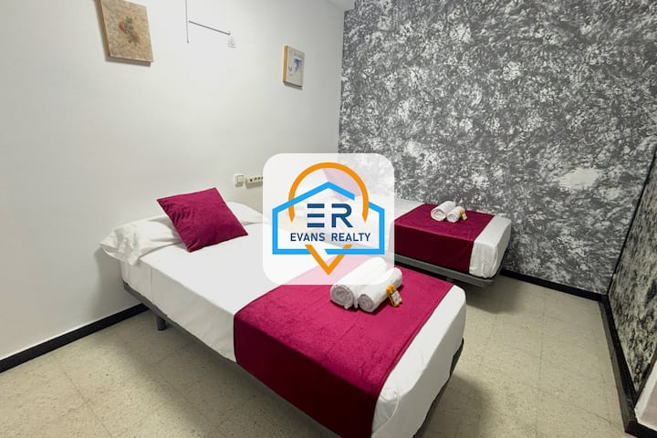 Evans Realty (H106) - Euro Holitel Hostel - Fuengirola