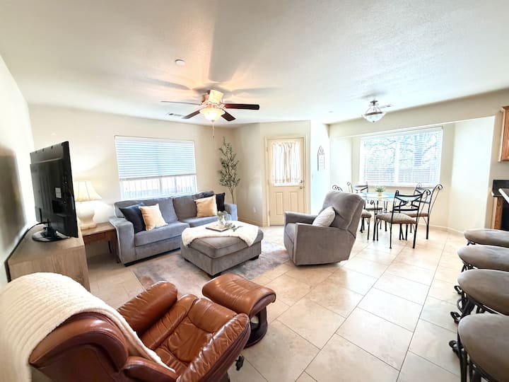 Modern 3br Extended Stay Retreat – 30+ Day - Redding, CA