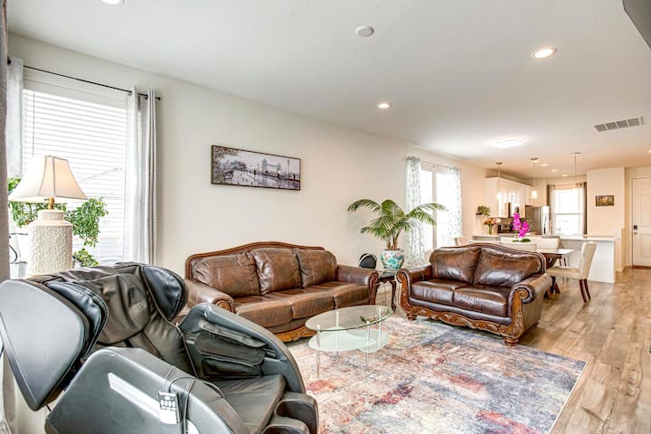 Brighton 3br Retreat | Fireplace & Free Parking - Brighton, CO
