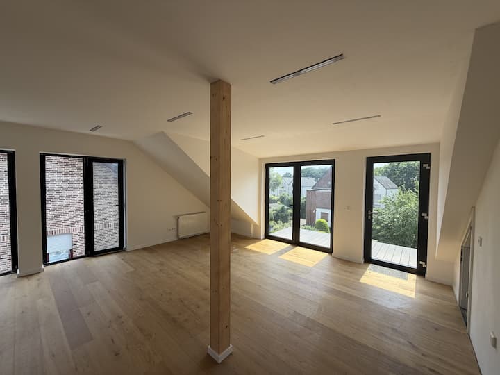 Helles Apartment Mit Balkon Für Die Reit-wm - Aachen