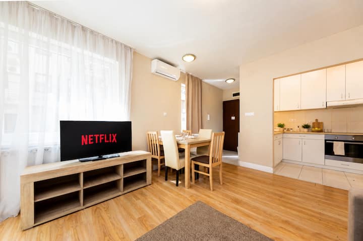 Corvin District 3-bedroom Apartment & Parking Inc. - Budapest
