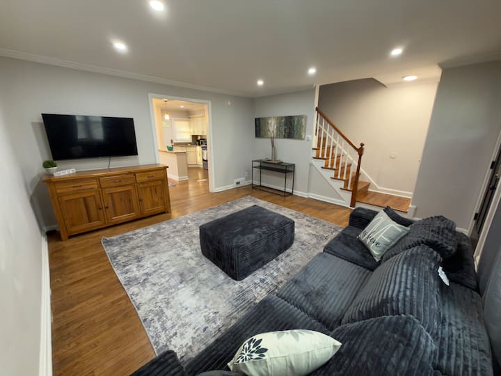 Spacious Three Bedroom Home! - Baltimore, MD