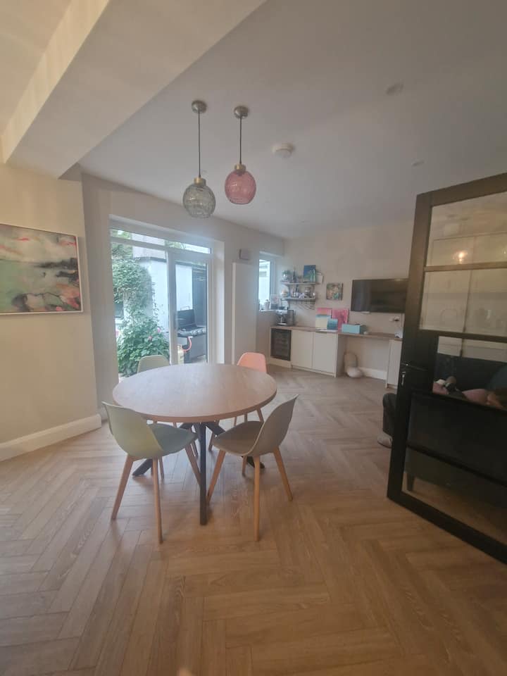 Lovely House In Glenageary - Dublin