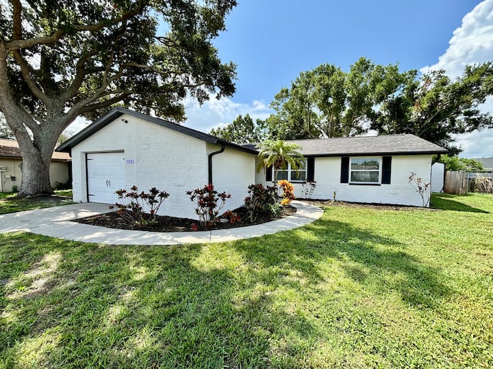New Coastal Retreat | 3br W/ Screened Lanai - Apollo Beach, FL