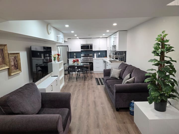 Modern 3 Bedroom Suite | Private Entrance | Ajax - Ajax
