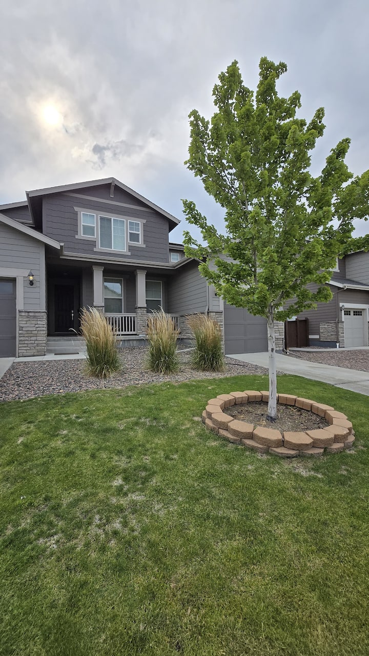 11 Habitaciones, Casa Principal + Basement + Suite - Thornton