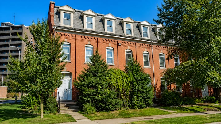 Urban Comfort Suite #42.2 (1-bdr) - St. Catharines