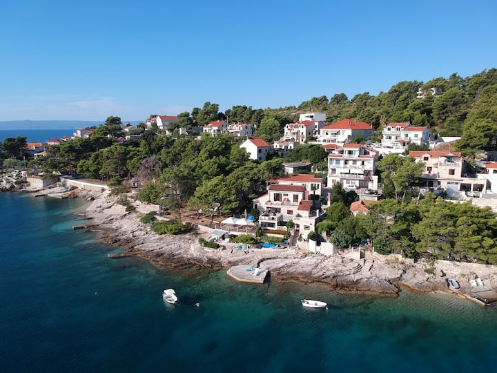 B&b Beachfront House Pope, Family Room (6 Persons) - Brač