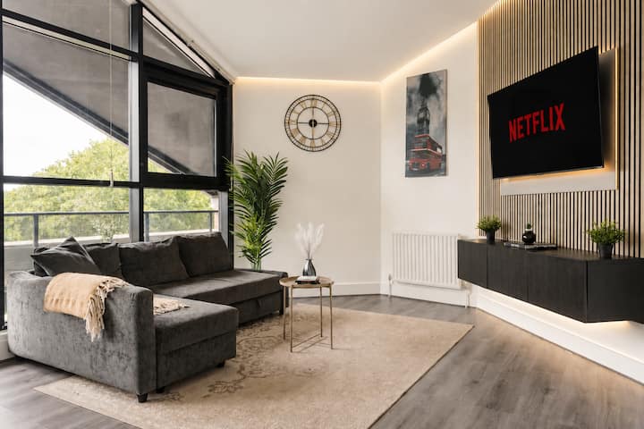 Luxury 2br Penthouse | Balcony & Free Parking - Londres