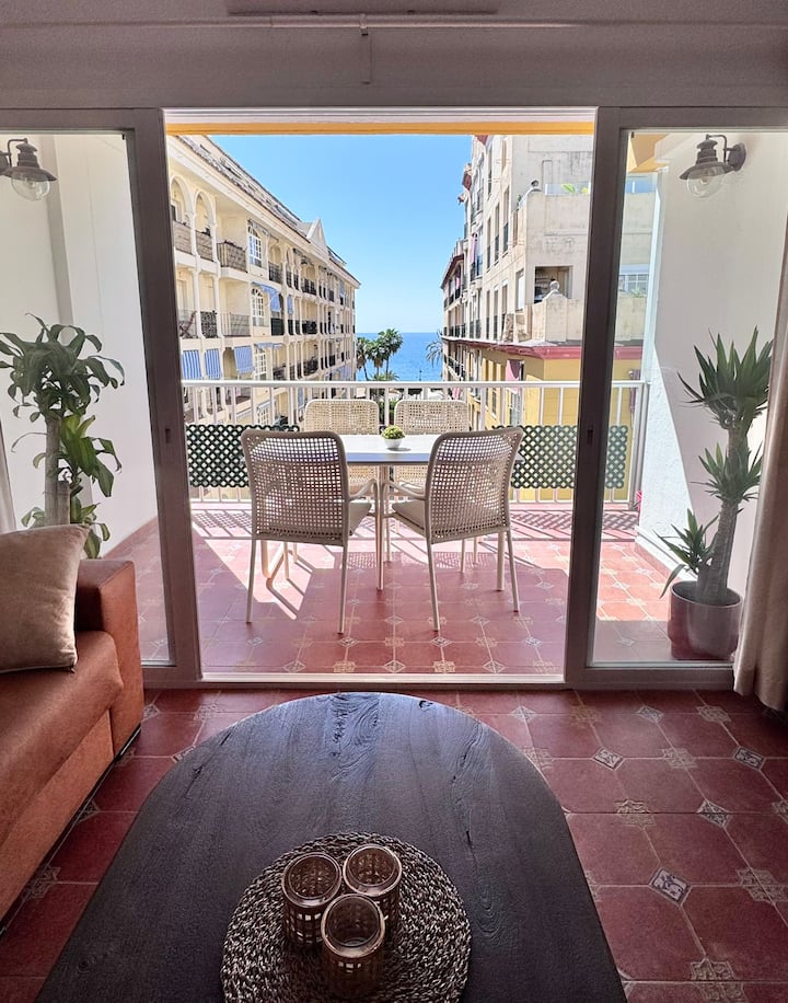 Estepona Beachside Apartment With Sea Views - Estepona