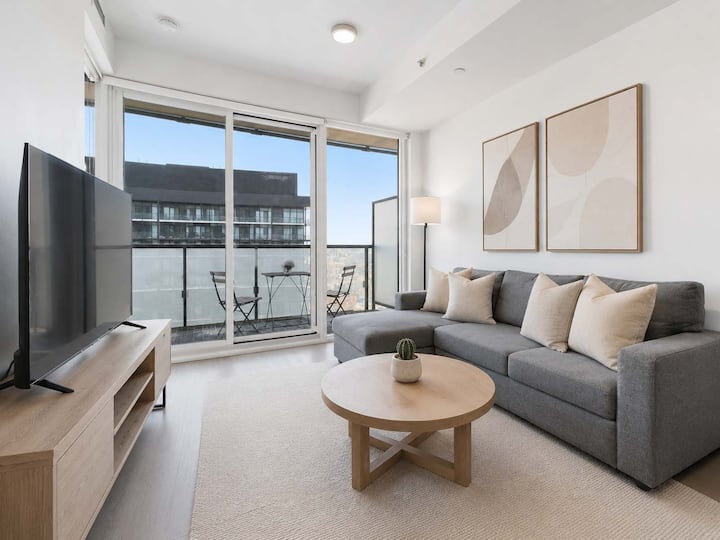Stylish Downtown Escape In King West - Toronto, ON