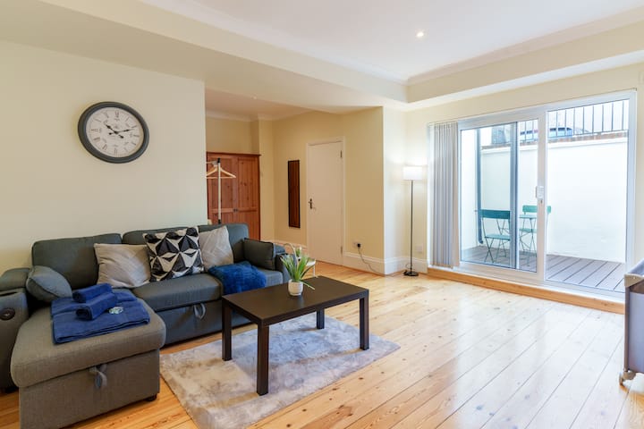 Stylish Bloomsbury Apartment With Patio | West End - Bloomsbury