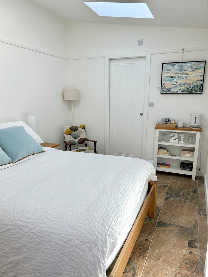 Studio 21 - Burton Bradstock