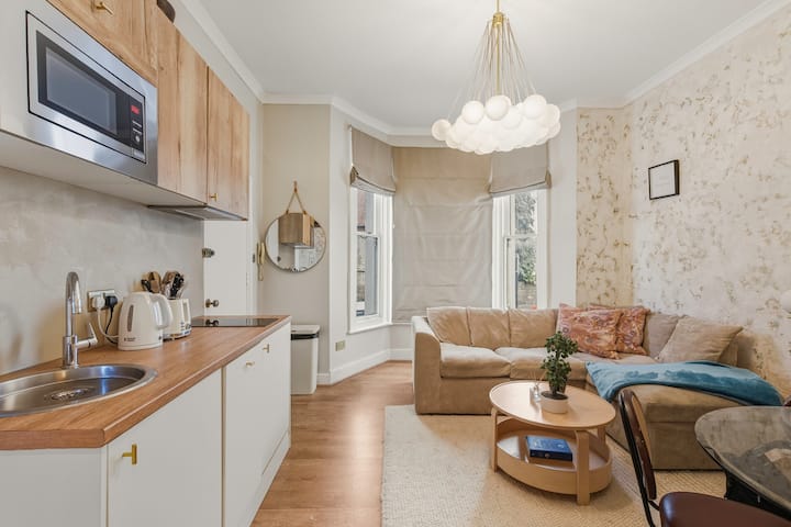 Modern Ground Floor Studio | Kensington & Olympia - London, UK