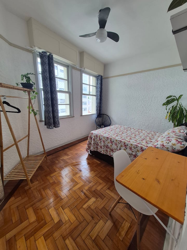 Apartamento Amplo Na Divisa Glória/lapa - Brésil
