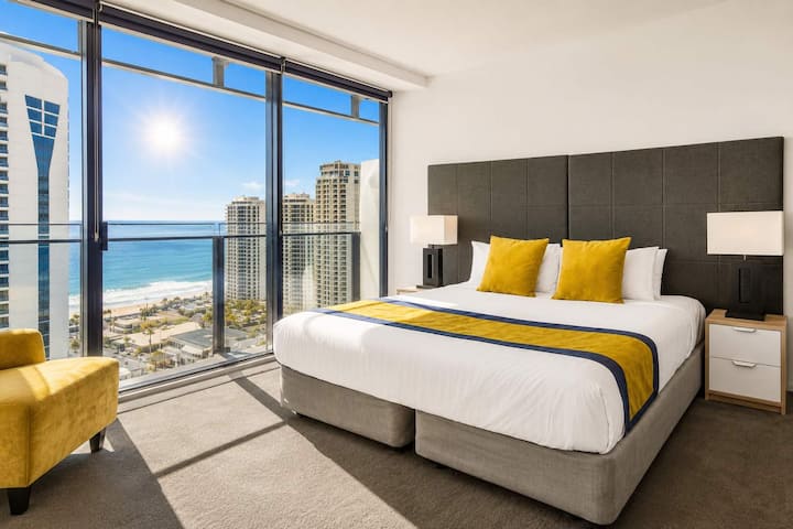 Circle L25 Ocean View Retreat: Spa & Heated Pool - Gold Coast