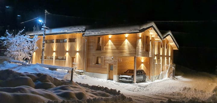 Chalet De 320m² Au Pied Des Pistes Avec Parkings - Pralognan-la-Vanoise