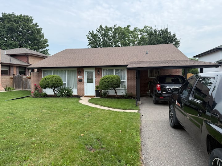 Private Bsmt Suite | Free Parking| Near Go&toronto - Oakville
