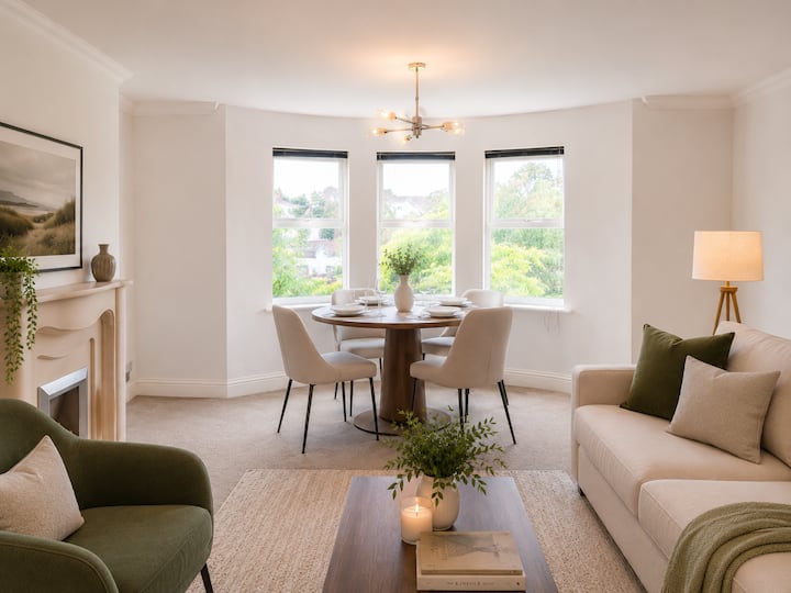 Spacious 2-bedroom Apartment Perfect For The Open - Southport