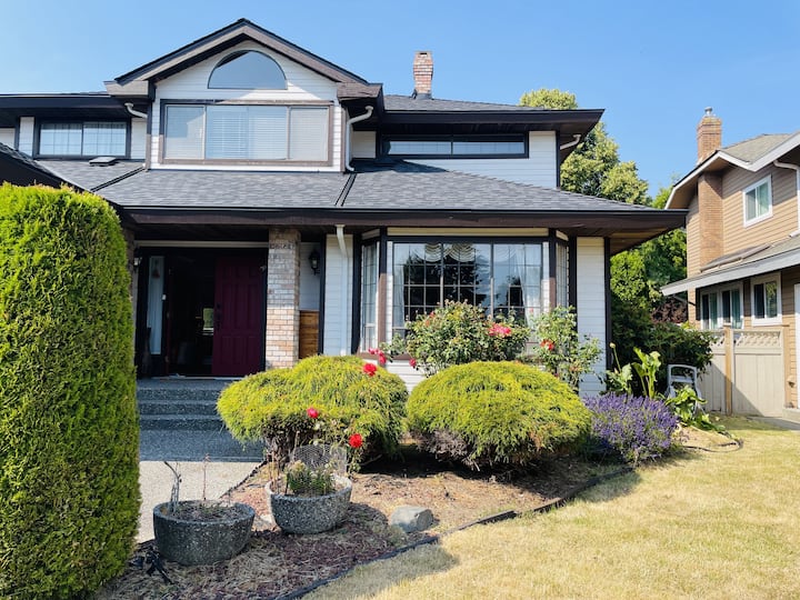 Twenty-one Retreat | Classic Comfort For Families - Surrey