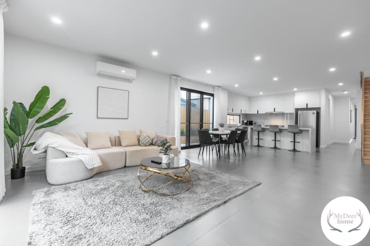 Central Oakleigh East Amenities & Parking - Notting Hill
