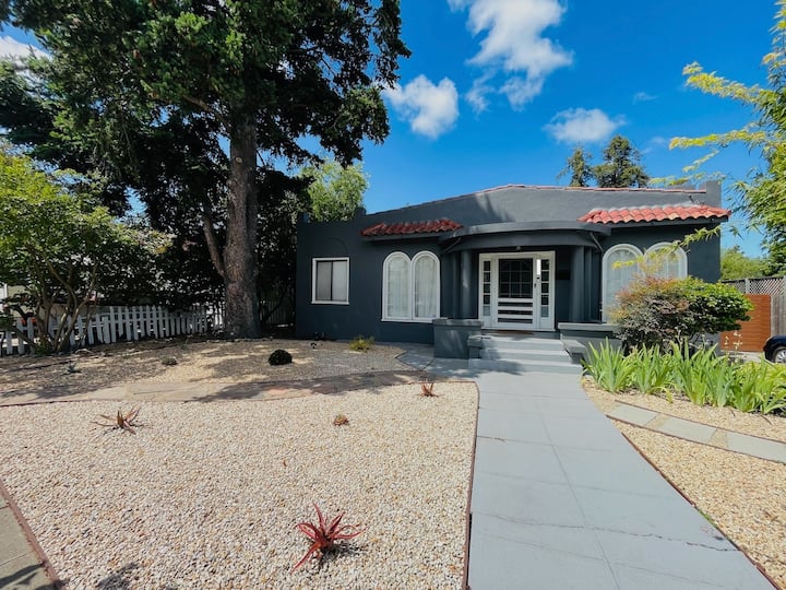 Stylish Retreat With Private Backyard Office - サン・レアンドロ, CA