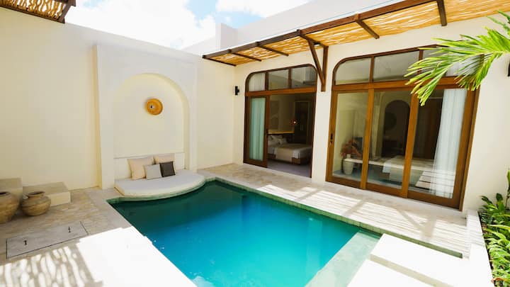 Santana Tropicos 2 Bedroom With Rooftop And Pool - Indonesia
