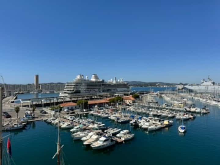 Vue Sur Le Port Centre Historique Ascenseur - Toulon