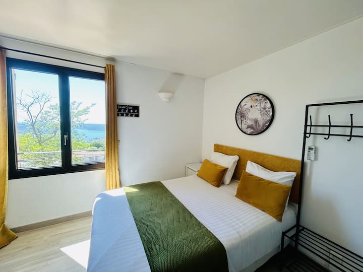 Studio-climatise-vue Sur Lac-salle De Bain Privée - Bauduen