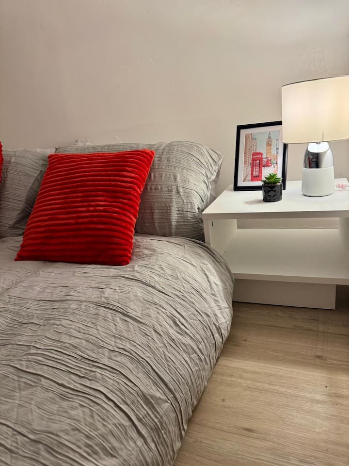 The Perfect Studio In London Excellent Links! - Enfield, UK