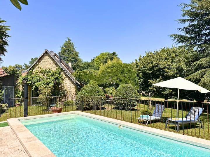 Gîte Avec Piscine Au Cœur De Montignac - France