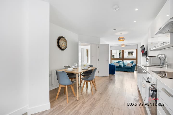 Penthouse Duplex | Huge Roof Terrace | Sleeps 8 - Watford