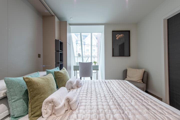 Sleek Central Reading Wide Studio Stay - Henley-on-Thames
