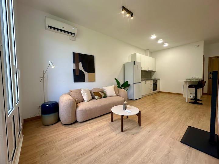 Sunny Eixample Apartment With Balcony - Barcelone