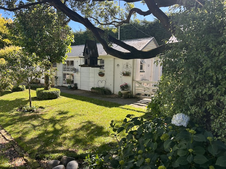 Rose Cottage
 Pretty Countryside Retreat - Darfield
