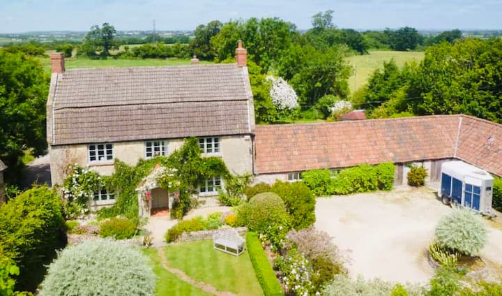 A Georgian Family Home Next To Longleat Woods - Warminster