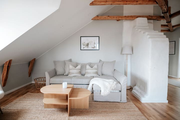 Spacious Top-floor Apt With Beautiful Roof Beams - Stockholm